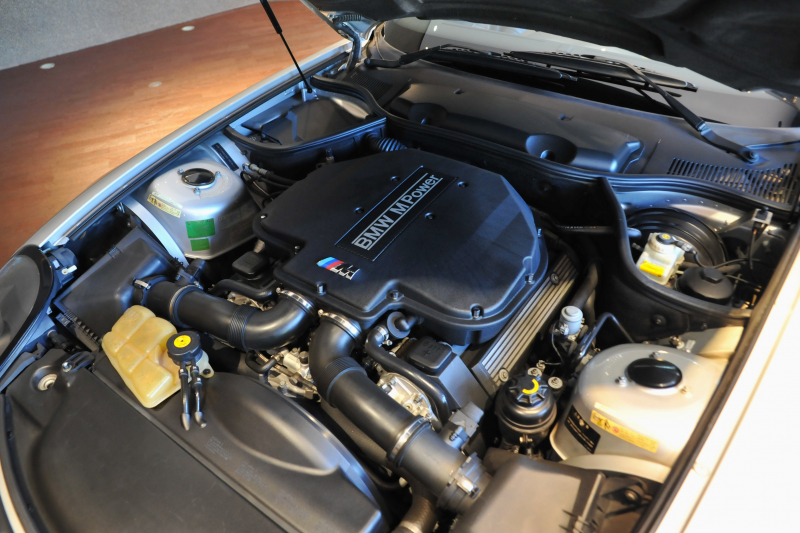 BMW Z8 V8 6MT 新品ハードトップステー ワンオーナー 中古車 情報 | グラーツ・オートモビール株式会社